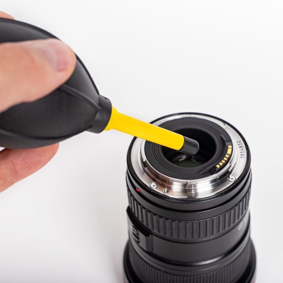 Is DSLR Still Worth It in the Age of Mirrorless Cameras? - Rent a Photo ...